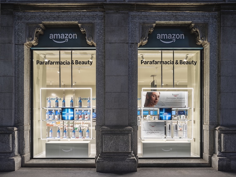 A Milano 967 Arch firma la prima parafarmacia di Amazon - Pambianco Design